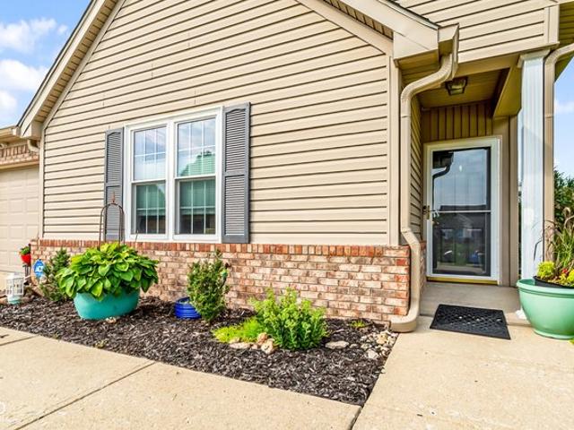 1177 Spencer Dr, Greenwood, IN 46143