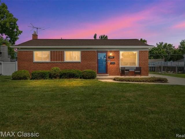 11789 Danforth Dr, Sterling Heights, MI 48312