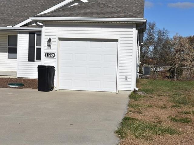 11789 Ridgeway Dr, Saint Joseph, MO 64505