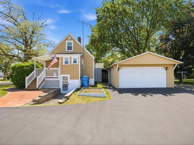 1178 N Fourth St, Watertown, WI 53098