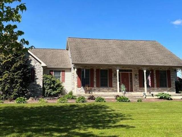 1178 Sierra Dr, Lehigh Township, PA 18038