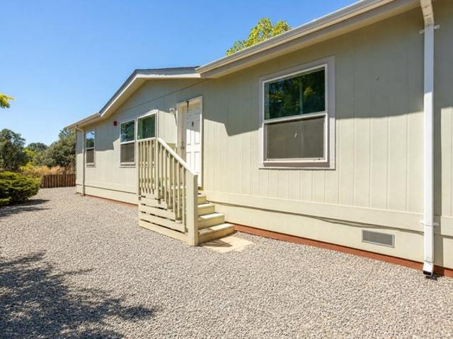 11792 Woggon Ln, Redding, CA 96003