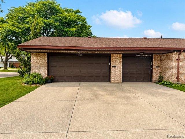 11797 Meadow Lane Dr, Warren, MI 48093