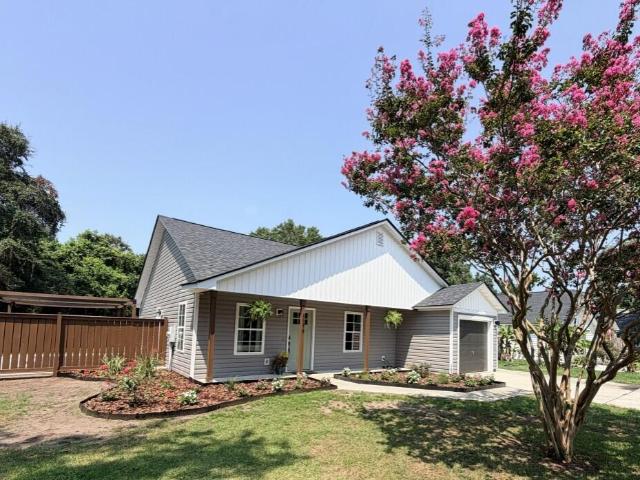 1179 Landsdowne