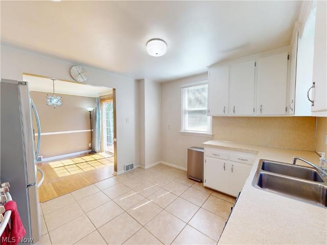 1179 Roland Road