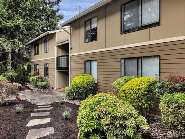 11701 th Ave NE Apt 4, Kirkland, WA 98034