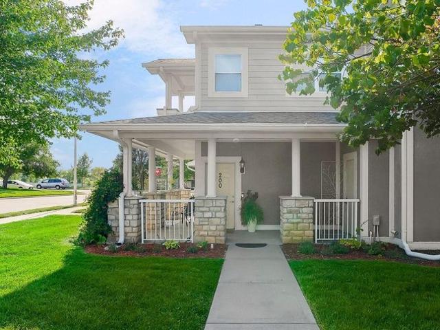 11701 S Roundtree St Apt 200, Olathe, KS 66061