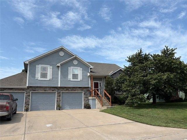 11704 Centennial St, Peculiar, MO 64078