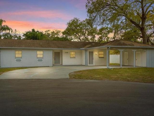 11705 Country Club Pl, Tampa, FL 33612
