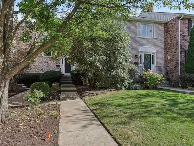 11705 Edgewater Dr Unit 27, Lakewood, OH 44107
