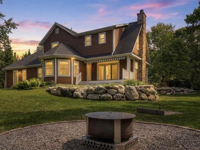 11705 N Stonebridge Dr, Charlevoix, MI 49720