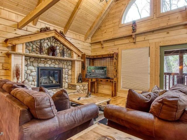 1170 Lower Alpine Way