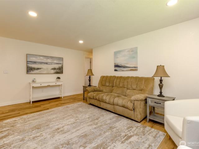 1170 th Ave NW, Gig Harbor, WA 98332 | MLS #2504