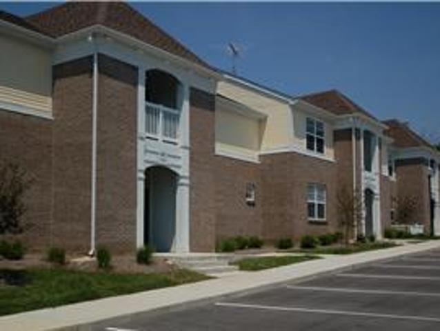 $1170 / 2br We have the perfect place to rest your head at The Crest on East 10th Bloomington, IN Indiana University map