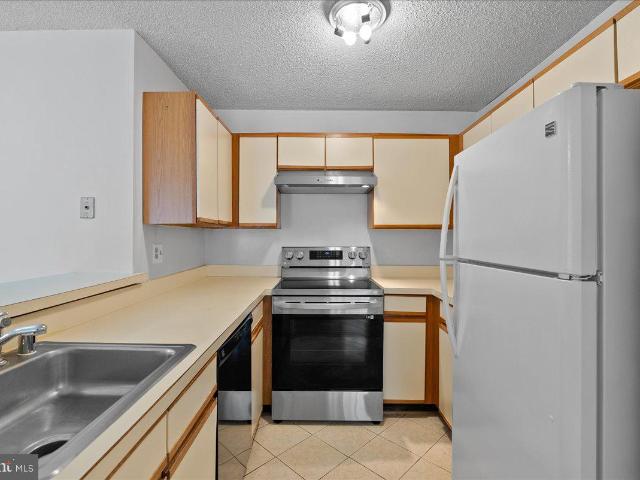 11719 Summerchase Cir, Reston, VA 20194 | MLS #VAFX2291