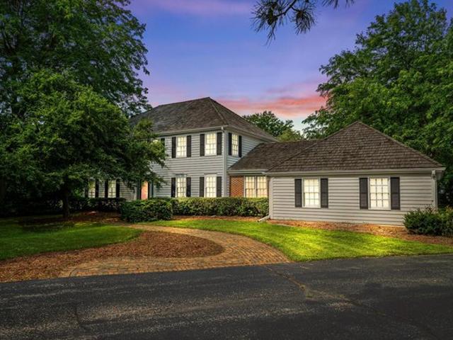 11723 N Bridgewater Dr, Mequon, WI 53092