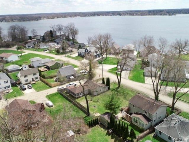 11720 Todds Ln, Green Oak Township, MI 48189