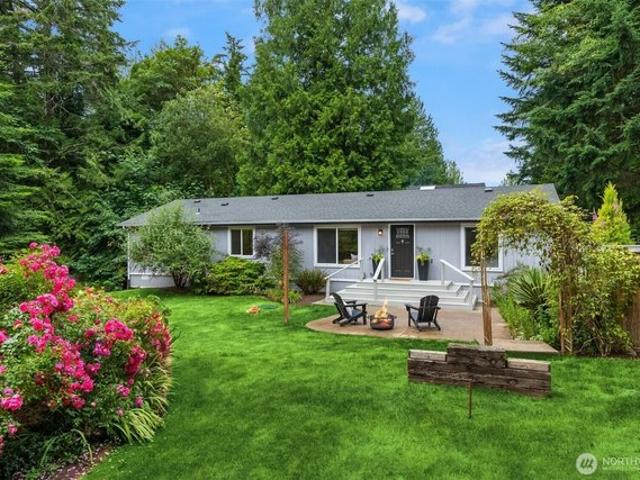 11727 Arrow Point Dr NE, Bainbridge Island, WA 98110