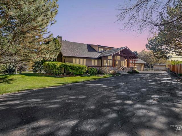 1172 Hankins Rd N