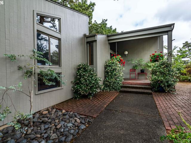 1172 se hawthorne dr