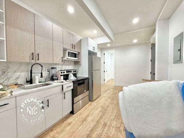 #1172 4Bd 3Ba | Duplex & Private Bath Opportunity