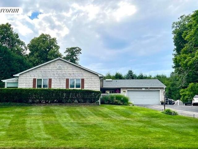 28 View Rd, East Setauket, NY 11733