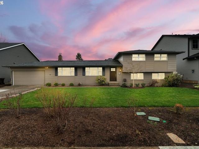 11731 Longstanding Ct, Oregon City, OR 97045
