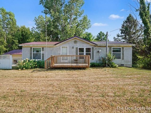 11737 Ellis Rd, Ravenna, MI 49451