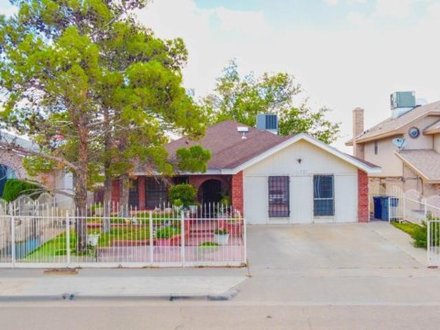 11737 Roger Chaffee Ln, El Paso, TX 79936