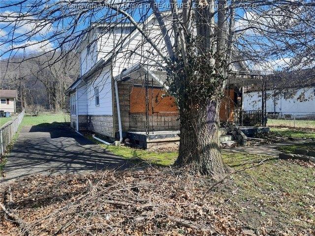11734 Maccorkle Ave SE, Chesapeake, WV 25315