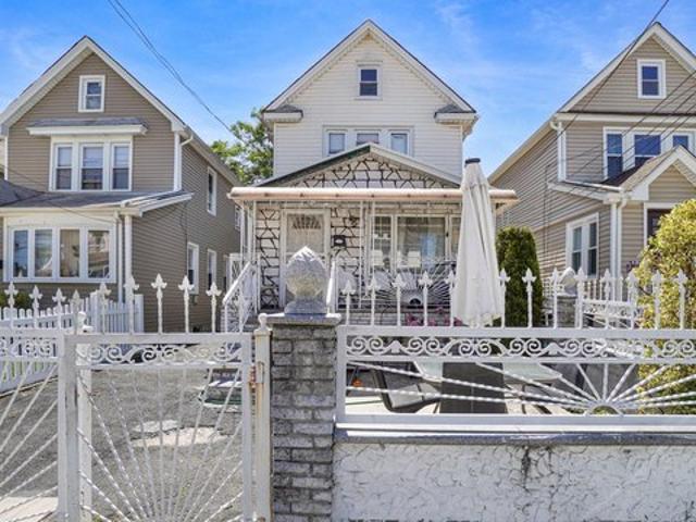 11736 th St, Saint Albans, NY 11412