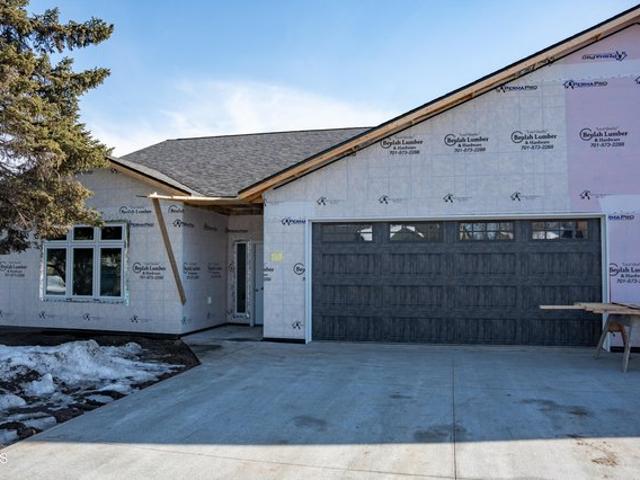 117 3rd St, Riverdale, ND 58565