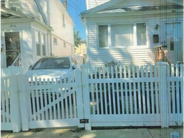 117 16 SE 199 St SE, Saint Albans, NY 11412