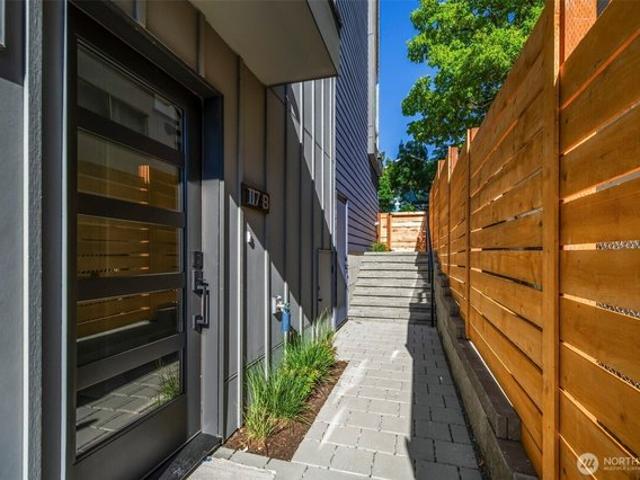 117 22nd Ave Unit B, Seattle, WA 98122