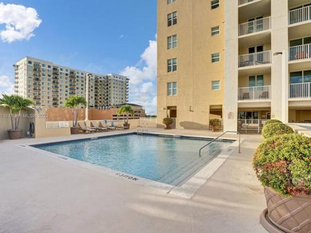 117 42nd Ave NW #703, Miami, FL 33126