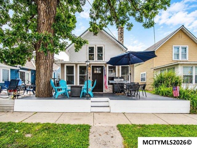 117 4th Ave N, Clear Lake, IA 50428