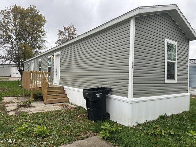 117 Countryside Ln, Mandan, ND 58554