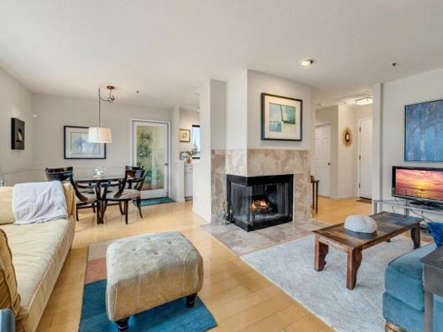 117 California Ave D300, Palo Alto, CA 94306