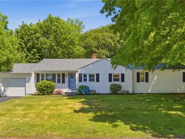 117 Canonchet Dr, Portsmouth, RI 02871