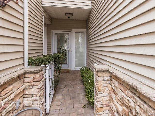 117 Carriage Ln, Plainview, NY 11803 | MLS #979455 | Compass