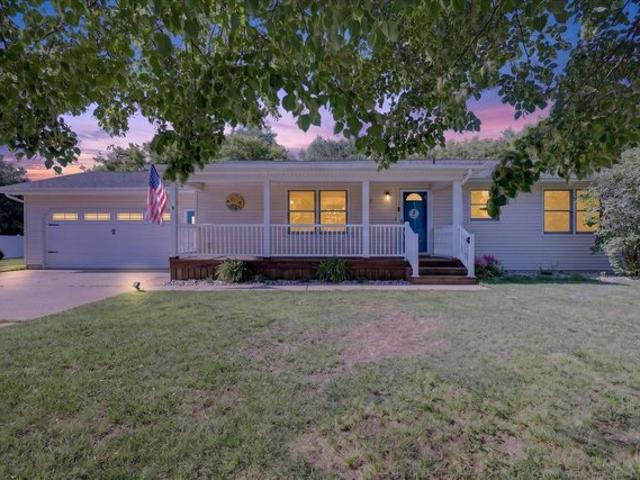 117 Charlotte St, Edmore, MI 48829