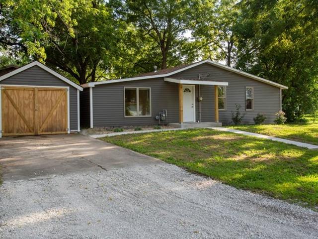 117 Clark St, Chenoa, IL 61726