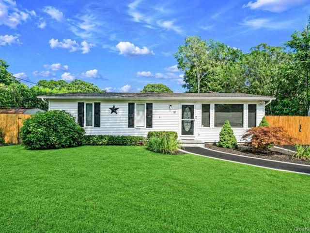 117 Broadway, Shirley, NY 11967