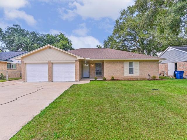 117 Dallas St, Angleton, TX 77515
