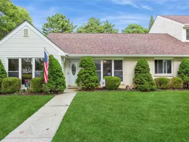 117 DARI DR # 117, HOLBROOK, NY 11741 Condo/Townhome For Sale.