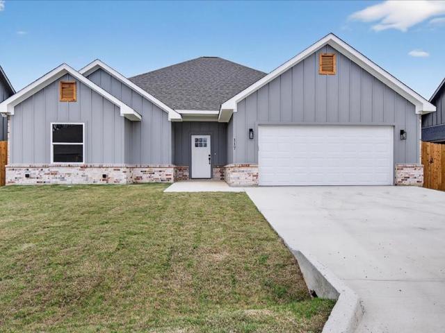 117 E Bexar St, Mabank, TX 75147 | MLS #21148 | Compass