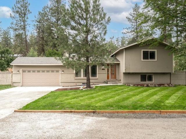 117 E Franklin Dr, Nine Mile Falls, WA 99026