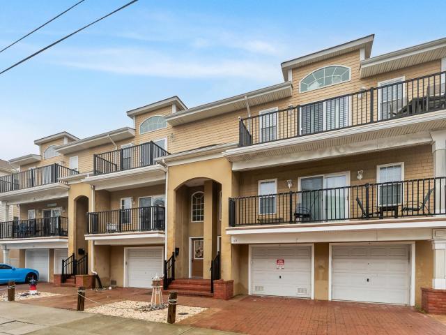 117 E Maple Avenue