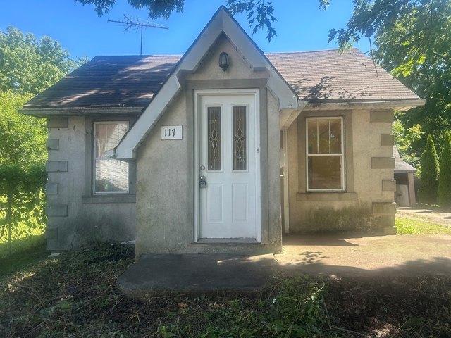 117 E Quincy St, Westmont, IL 60559