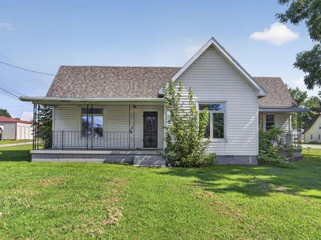 117 E Summit Ave, Seymour, MO 65746